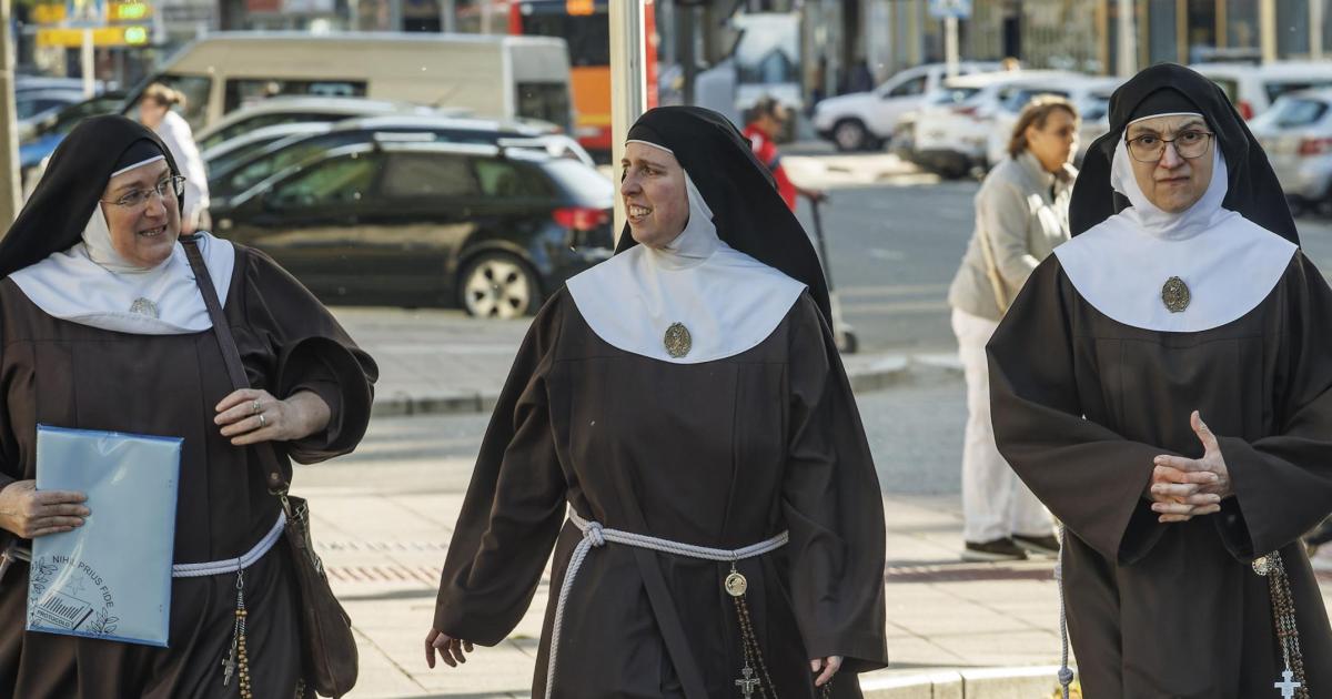 Las monjas excomulgadas de Belorado se atrincheran en el convento y sólo saldrán por orden del juez
