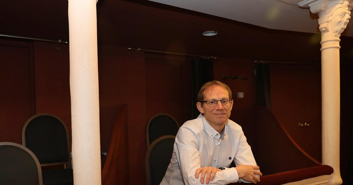 El escritor palentino Asier Aparicio se alza con el Premio Parábasis