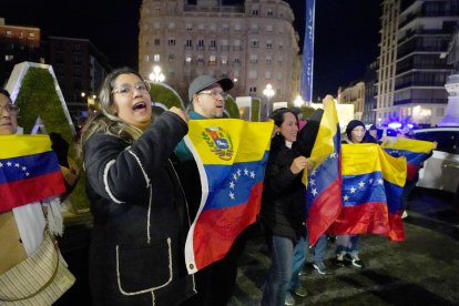 Decenas de venezolanos se concentran en varios puntos de Castilla y León