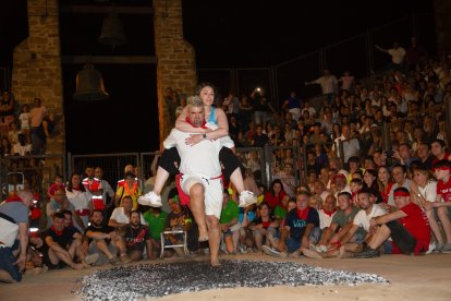 San Pedro Manrique (Soria) vuelve a desafiar al fuego en su noche de ...