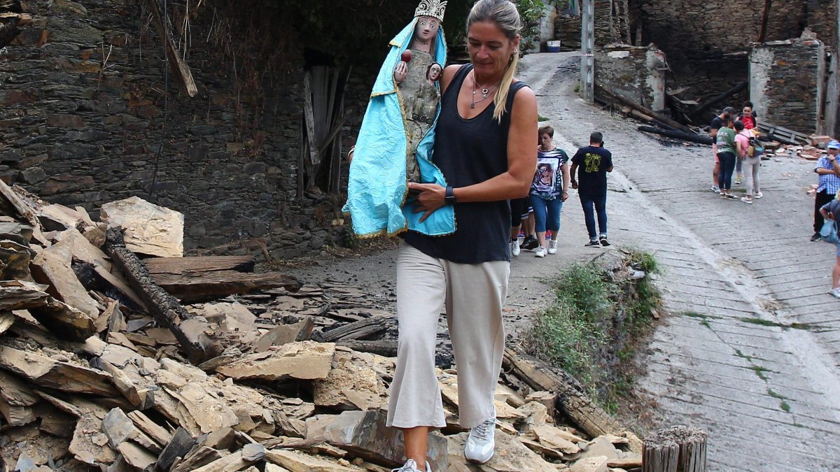 La Virgen de Lusio en León regresa al pueblo tras ser rescatada de las ...