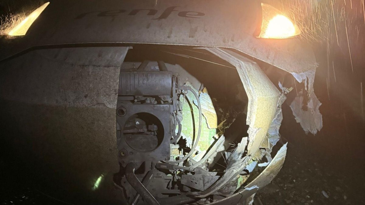 Nuevo accidente ferroviario: un Alvia La Coruña-León choca contra un ...