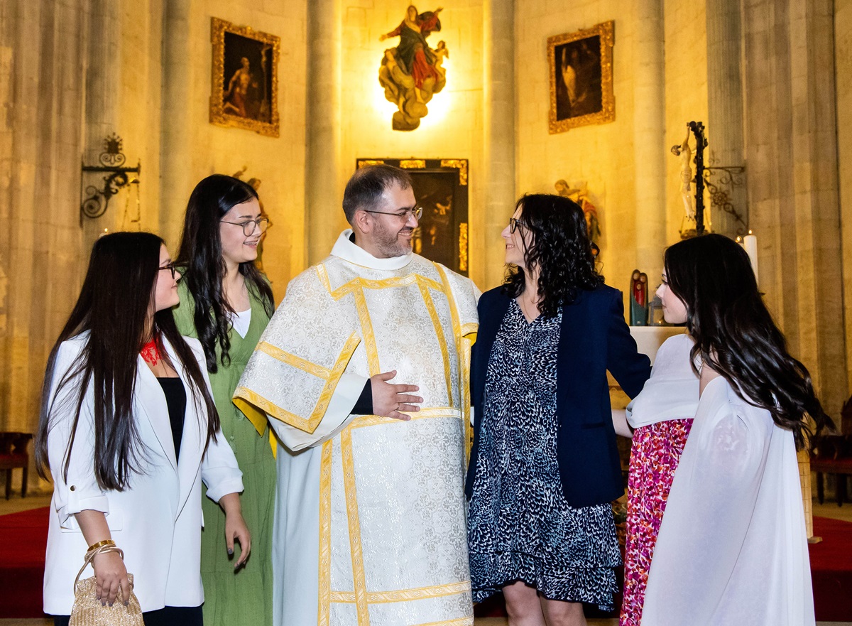 El diácono permanente de Salamanca que mantiene su vida civil