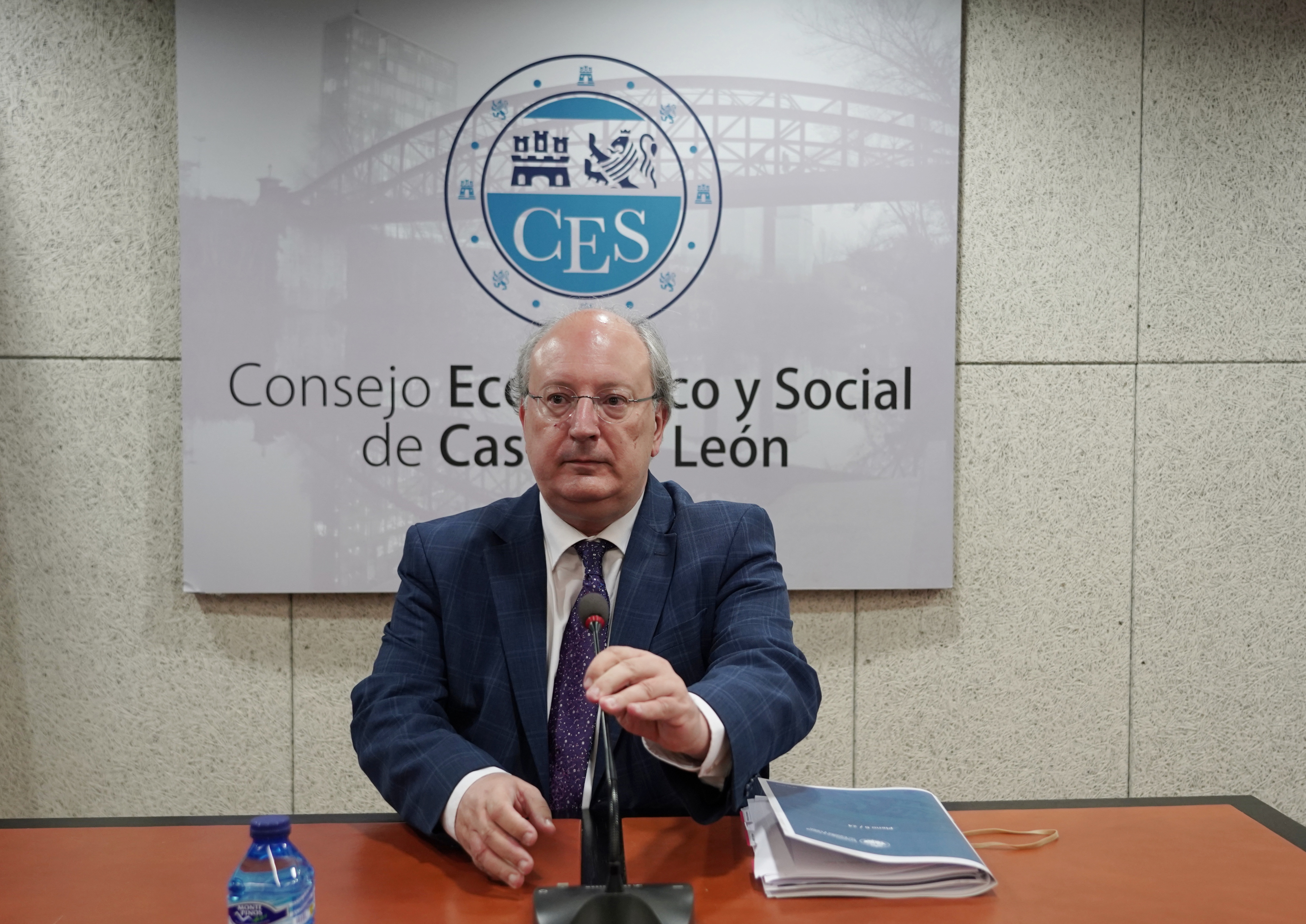 El CES pide a Veganzones volver al modelo del Diálogo Social y cumplir ...