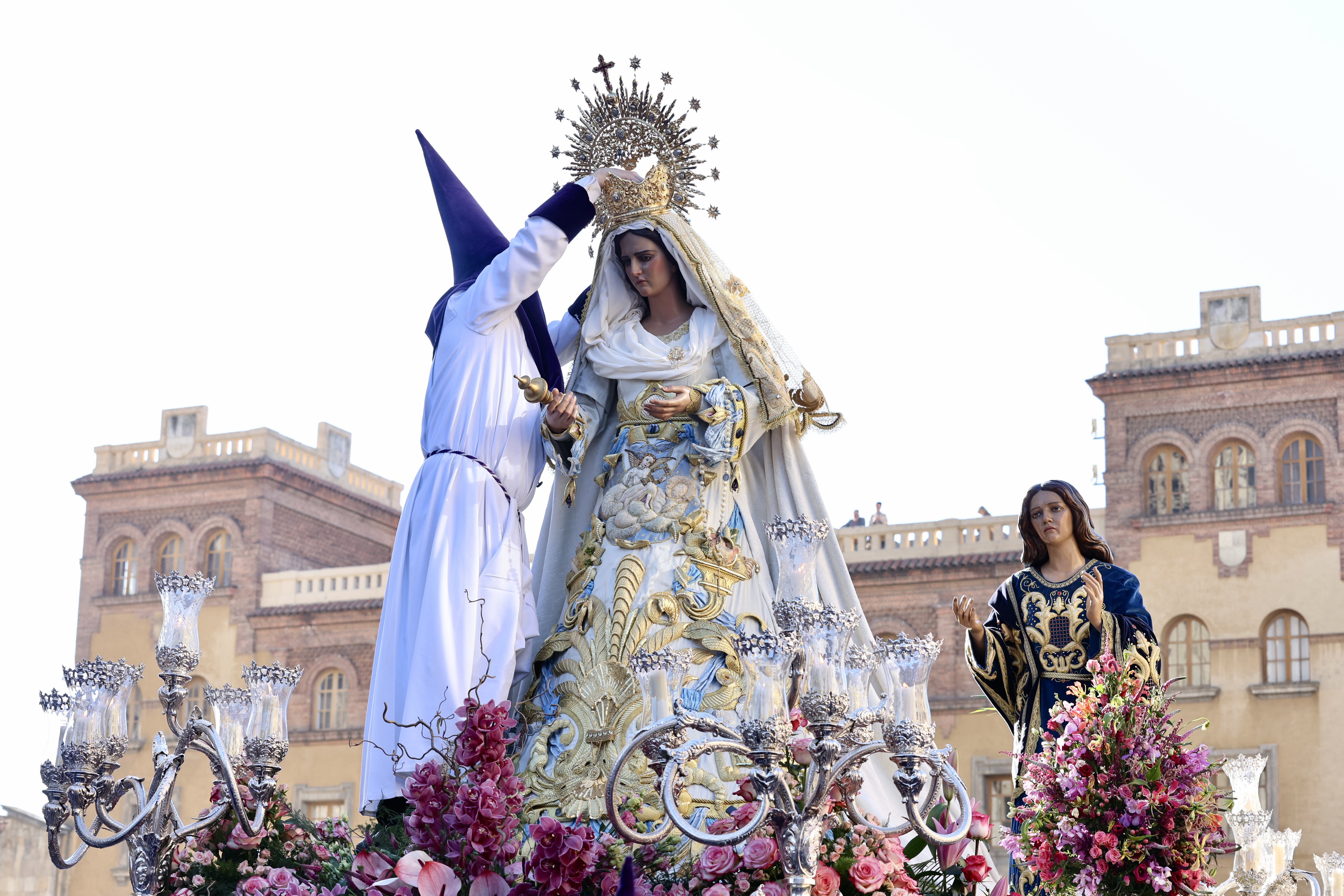 El Himno de la Alegría cierra la Semana Santa de León mientras los ...